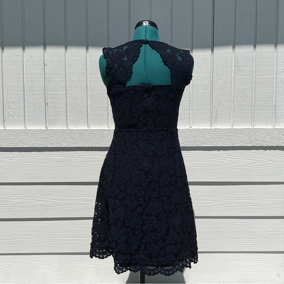 Reitmans | Dresses | Signature By Reitmans Keyhole Back Lace Navy Blue ...